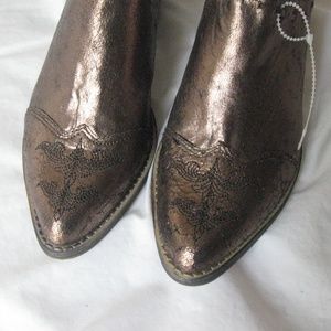 Very Volatile | Shoes | Very Volatile Clog Cowboy Boots Leather Daytons ...